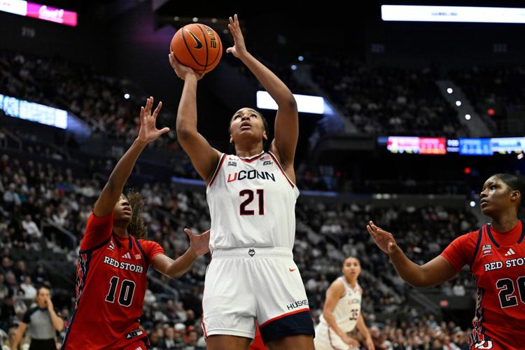 Strong, Fudd star as top-ranked UConn rolls past St. John's for 32nd ...