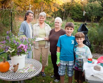 HEWITT FARM COMMITTEE RECEIVES DONATION | News | thewesterlysun.com