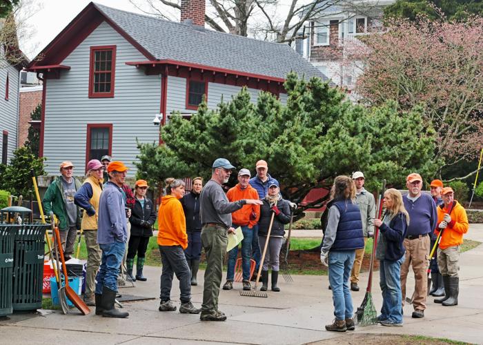 PHOTOS : Earth Day Cleanup | Westerly | thewesterlysun.com