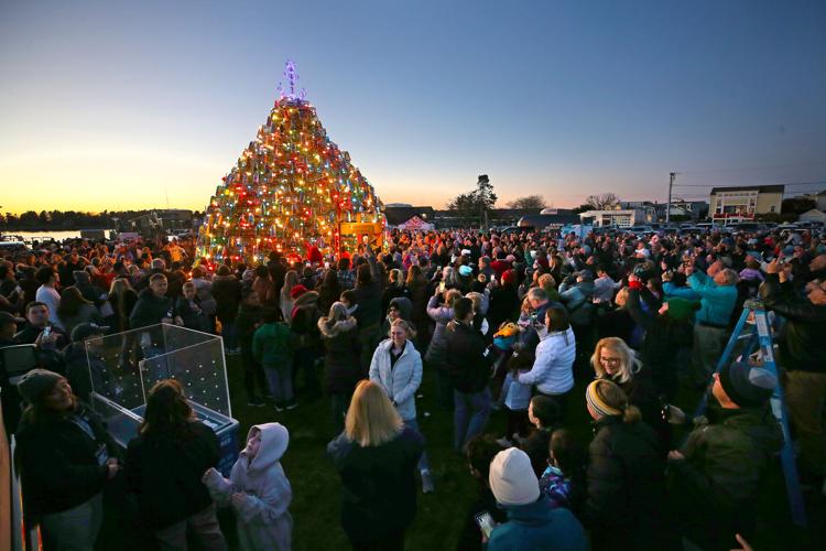 PHOTOS: Lobster Trap Tree is lit | Stonington | thewesterlysun.com
