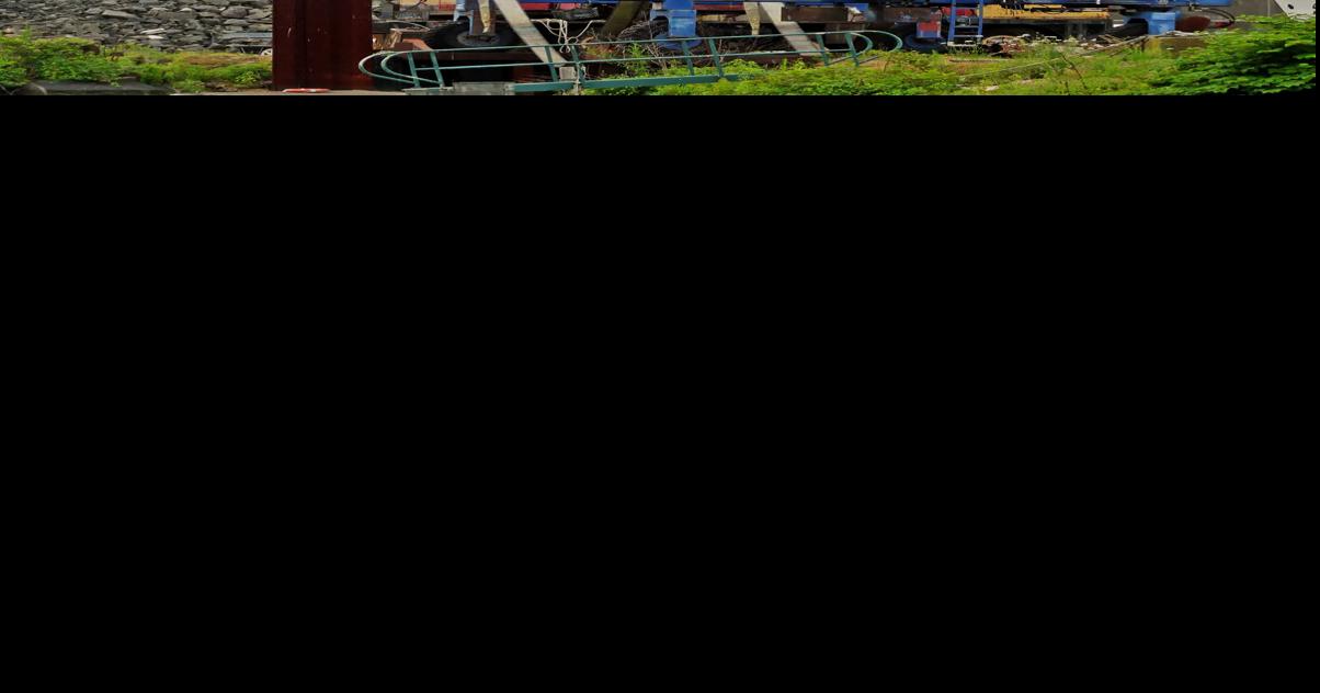 PHOTOS: Ospreys nesting on a boom | Stonington | thewesterlysun.com