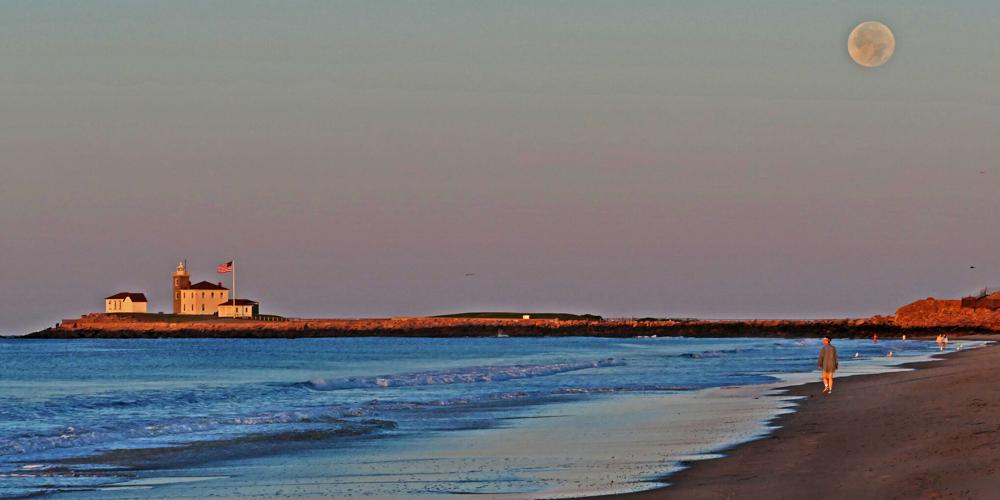 PHOTOS: Goodnight, Sturgeon Moon | Westerly | thewesterlysun.com