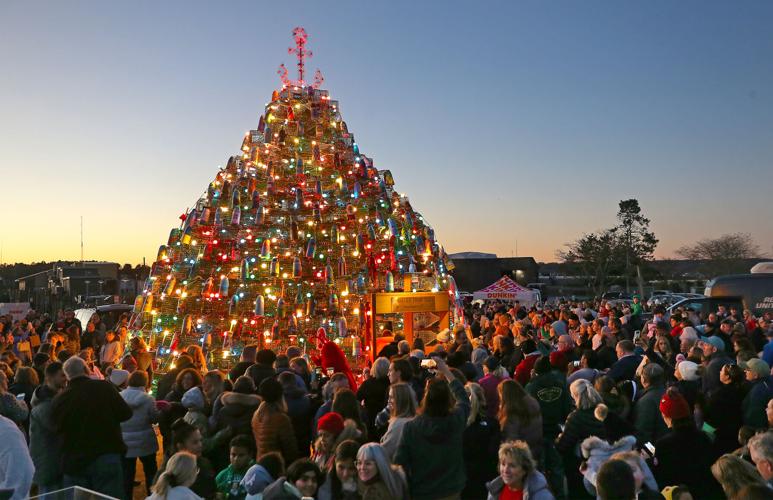 PHOTOS: Lobster Trap Tree is lit | Stonington | thewesterlysun.com