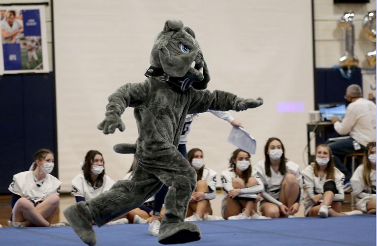 PHOTOS: Hyping up the Bulldogs | Westerly | thewesterlysun.com