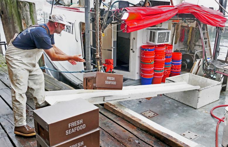 PHOTOS: Unloading the F/V Tradition | Stonington | thewesterlysun.com
