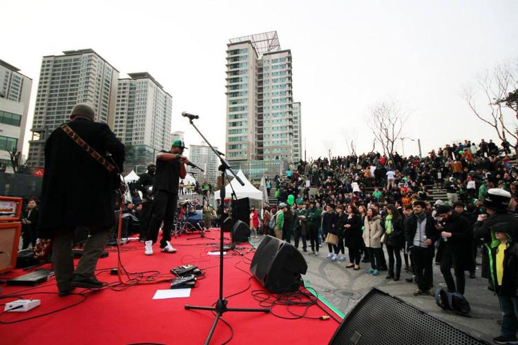 Combat veteran Kevin Lowther, from Westerly, set to play free violin ...