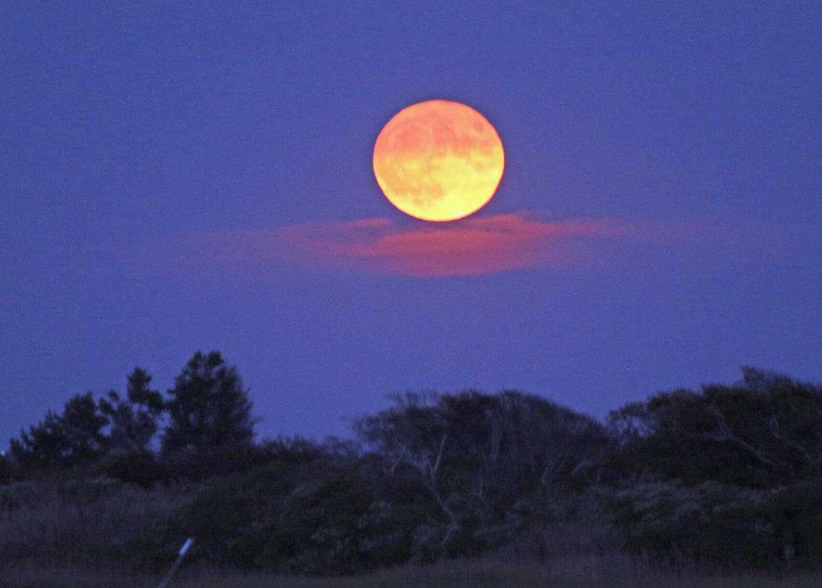 PHOTOS: Harvest Moon over Weekapaug | Photo-galleries | thewesterlysun.com