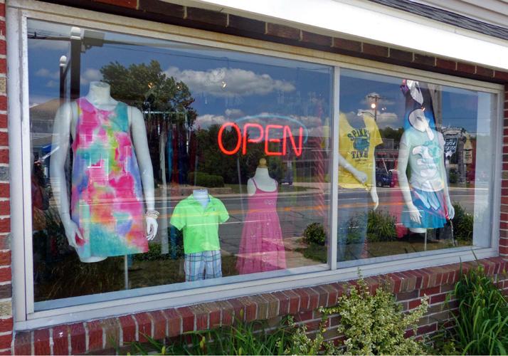 Consignors, shoppers find something new at DeJa Vu | News ...