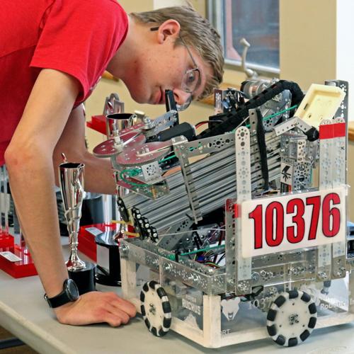 Masters of Robotics: Two teams from Shoreline Robotics headed to world ...