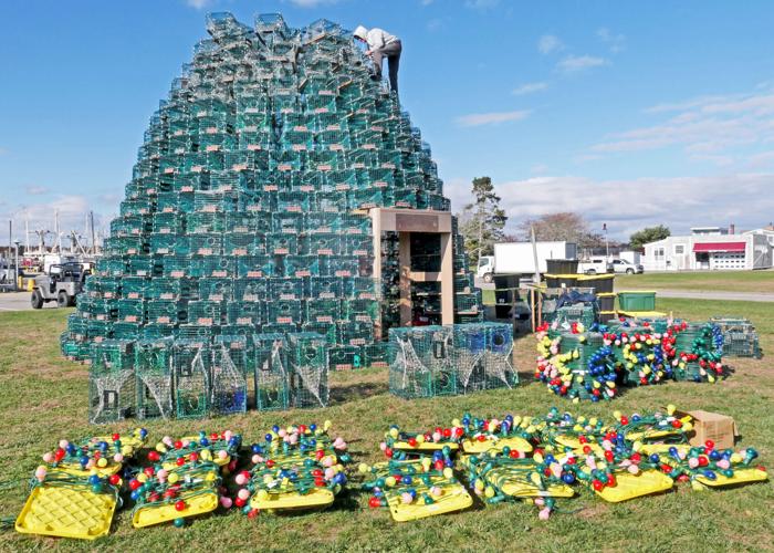 PHOTOS: Putting up the Lobster Trap Tree | Stonington | thewesterlysun.com