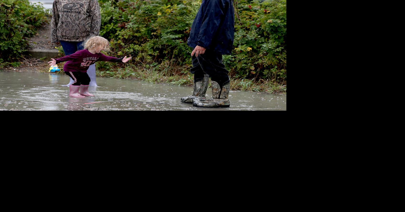 PHOTOS: Frolicking the puddles | Westerly | thewesterlysun.com