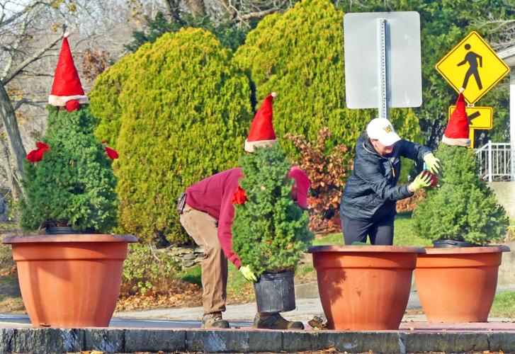 PHOTOS: Spreading holiday cheer in downtown Westerly-Pawcatuck ...