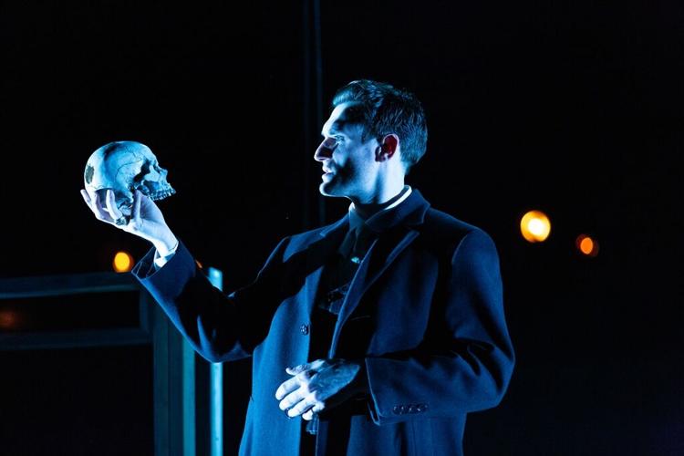 REVIEW: Gamm's breathtaking 'Hamlet' an absolute must-see ...