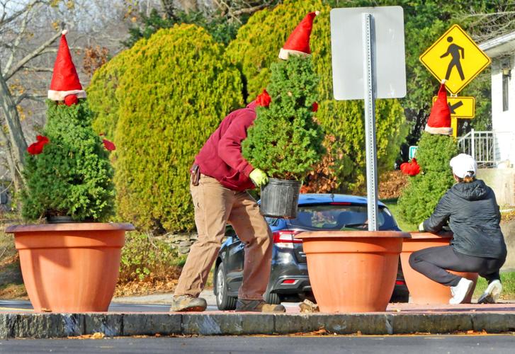PHOTOS: Spreading holiday cheer in downtown Westerly-Pawcatuck ...