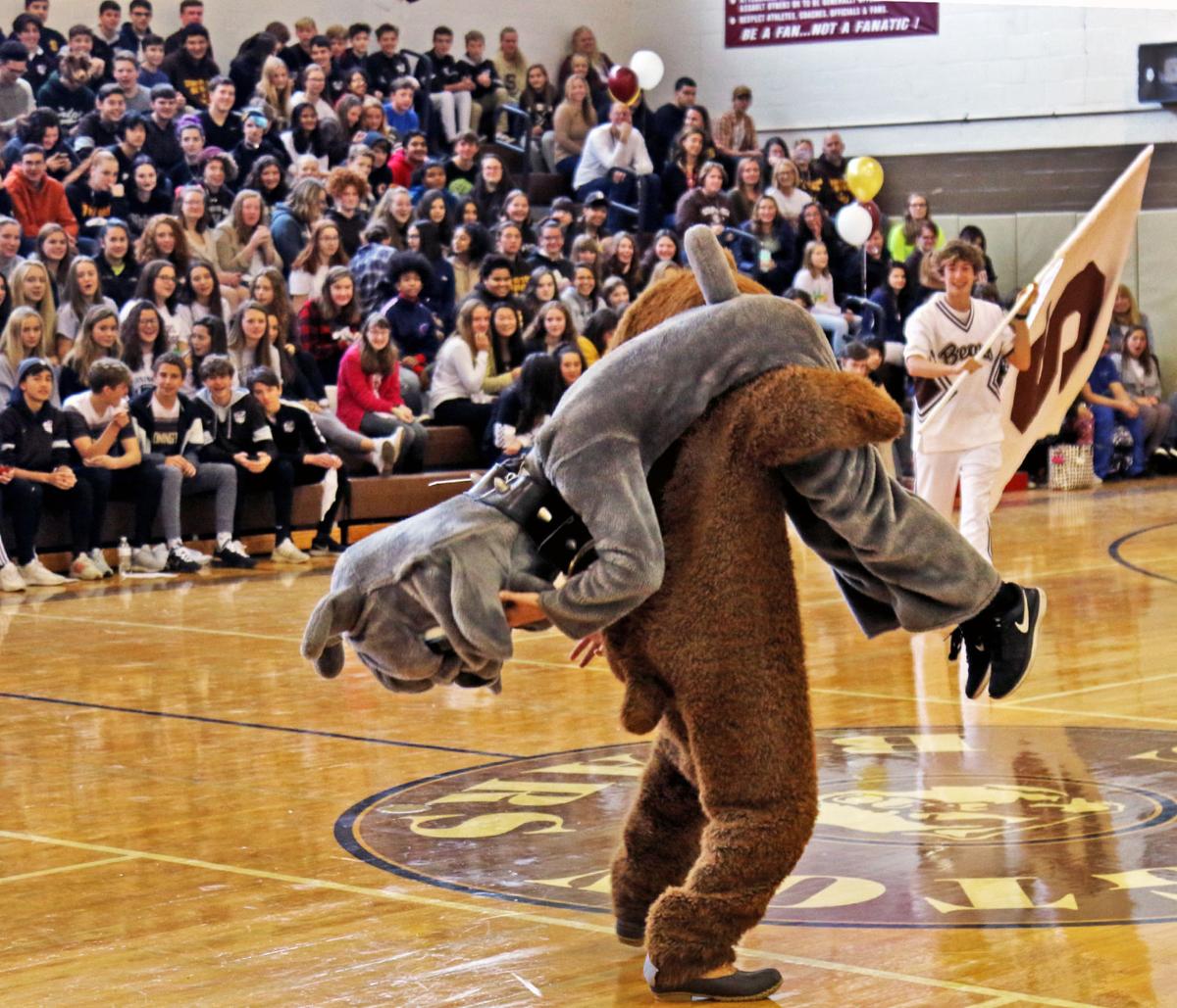 Football: Stonington rally | Latest Sports | thewesterlysun.com