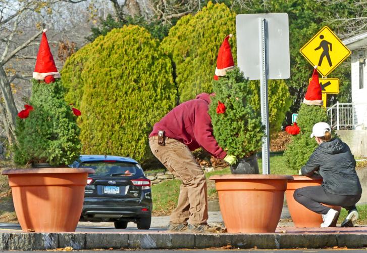 PHOTOS: Spreading holiday cheer in downtown Westerly-Pawcatuck ...