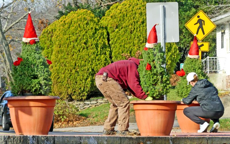 PHOTOS: Spreading holiday cheer in downtown Westerly-Pawcatuck ...