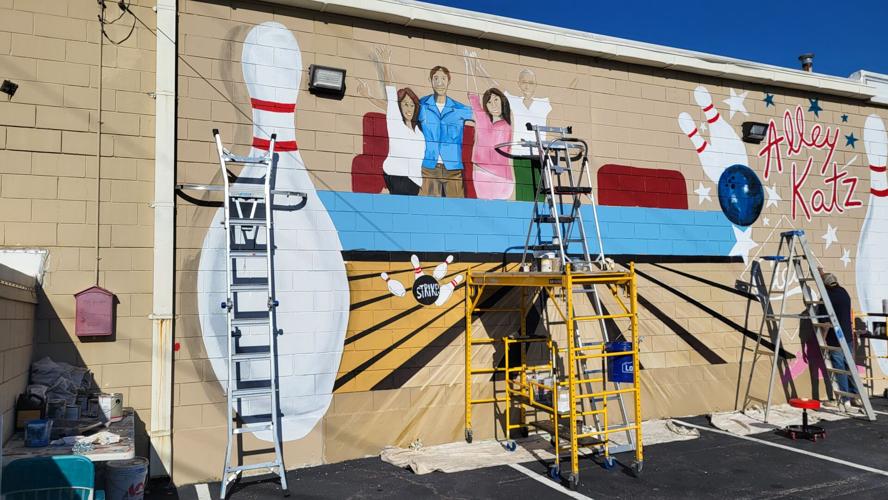 Mural men: Father-son duo enlivens Alley Katz wall with art | Daily ...