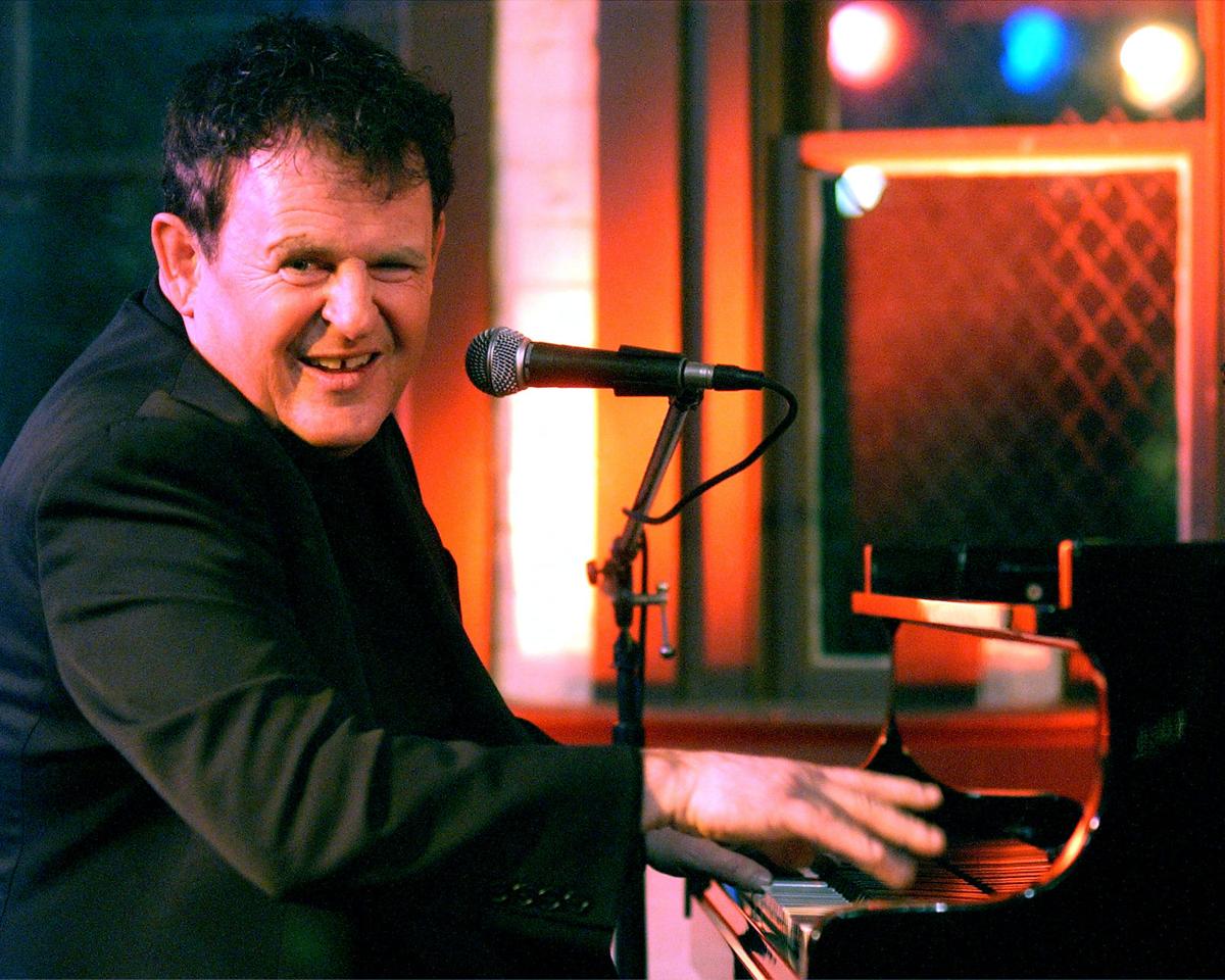 Peter Noone, Billy Gilman, Al Copley all head to the beach ...