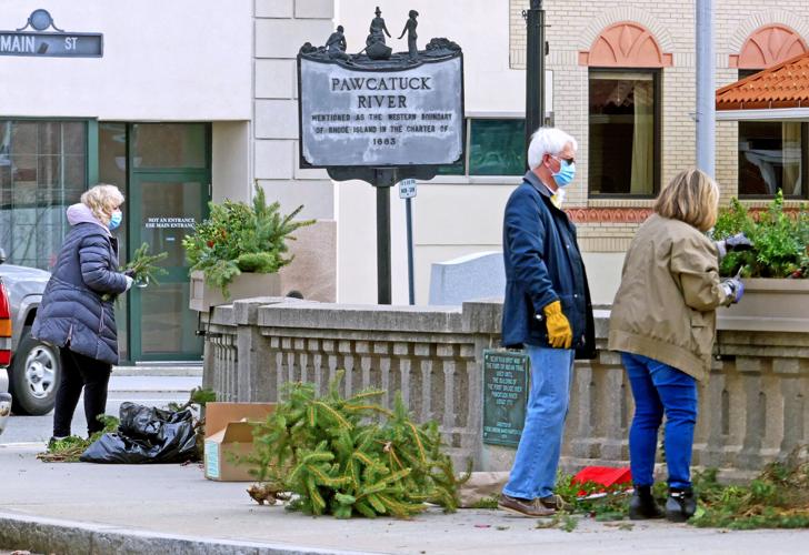 PHOTOS: Spreading holiday cheer in downtown Westerly-Pawcatuck ...