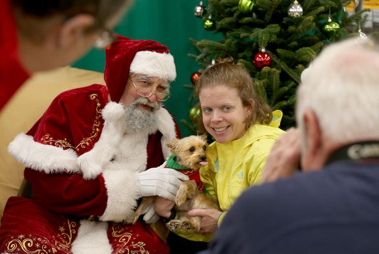 PHOTOS: Pet photos with Santa at Agway | Westerly | thewesterlysun.com