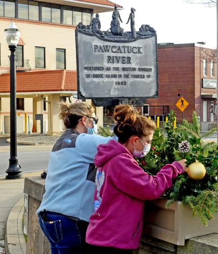 PHOTOS: Spreading holiday cheer in downtown Westerly-Pawcatuck ...