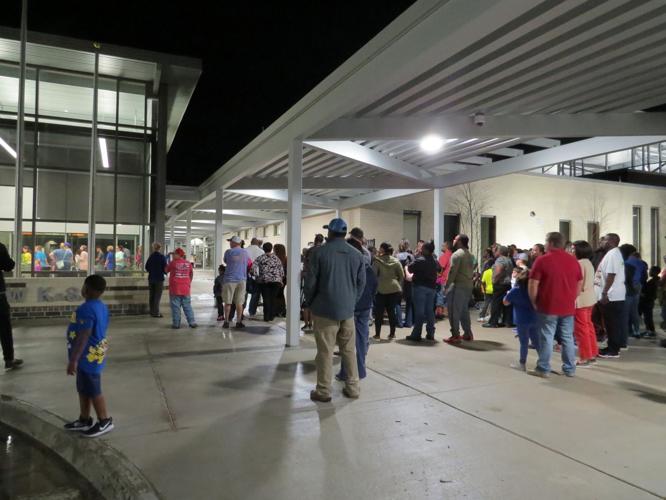 Caneview K-8 tour draws over 300 to new school | News ...