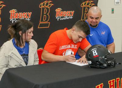 Brusly's Walker signs with Louisiana College | Sports ...