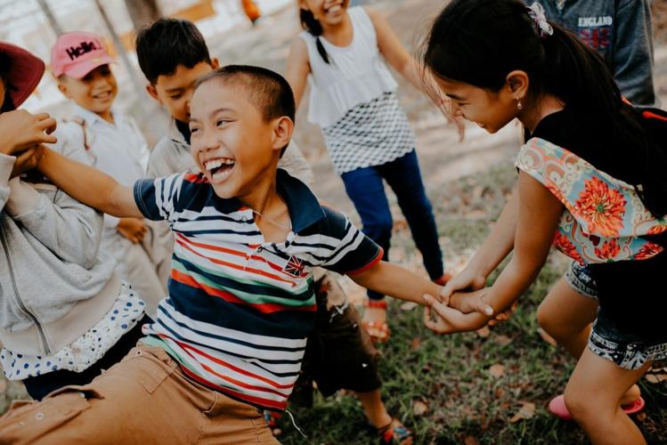 Study shows making kids laugh helps their brains be more resilient ...