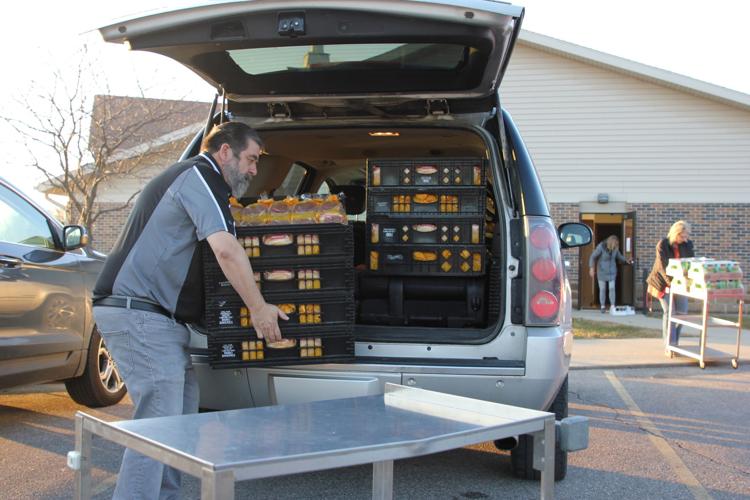 Free Thanksgiving meal feeds stomachs and hearts | News | timescitizen.com