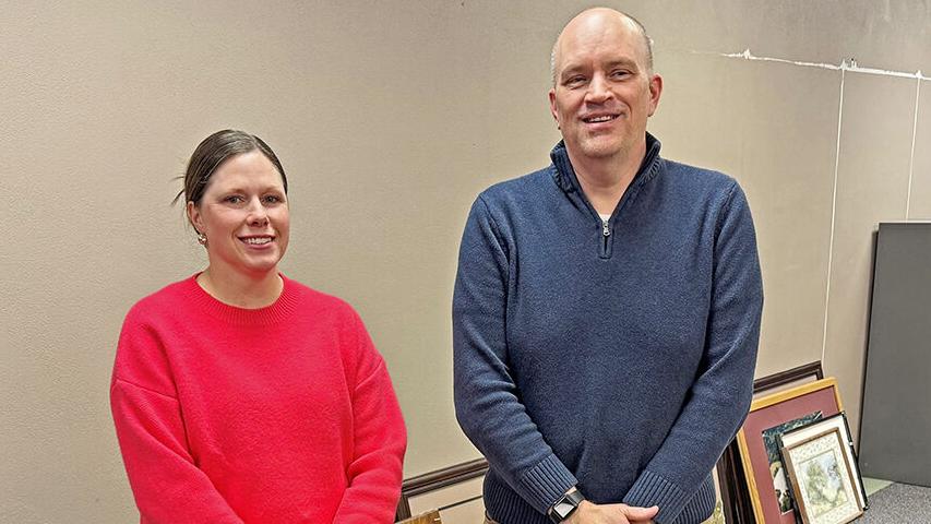Hoversten, Weeks sworn in as new Iowa Falls School Board members | News ...