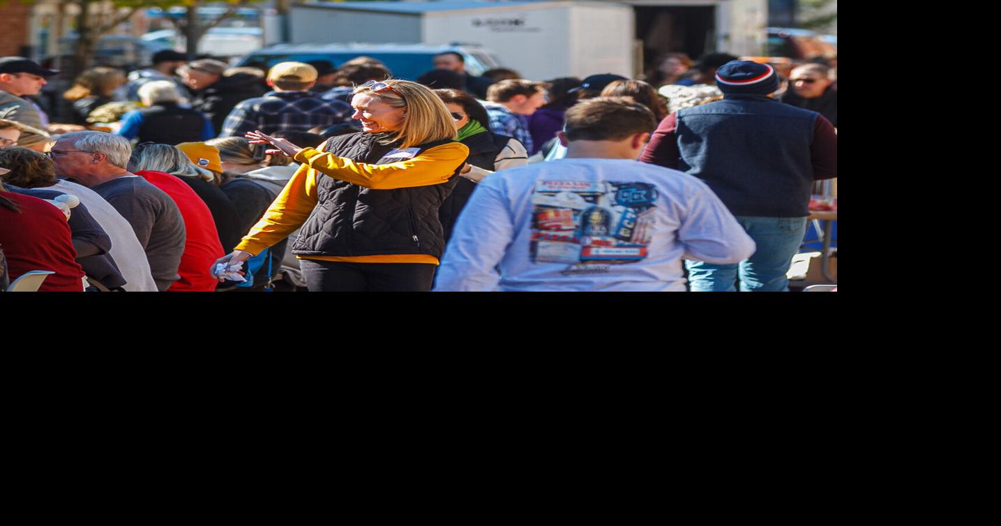 Community enjoys 1 Table Florence | Local News | timesdaily.com