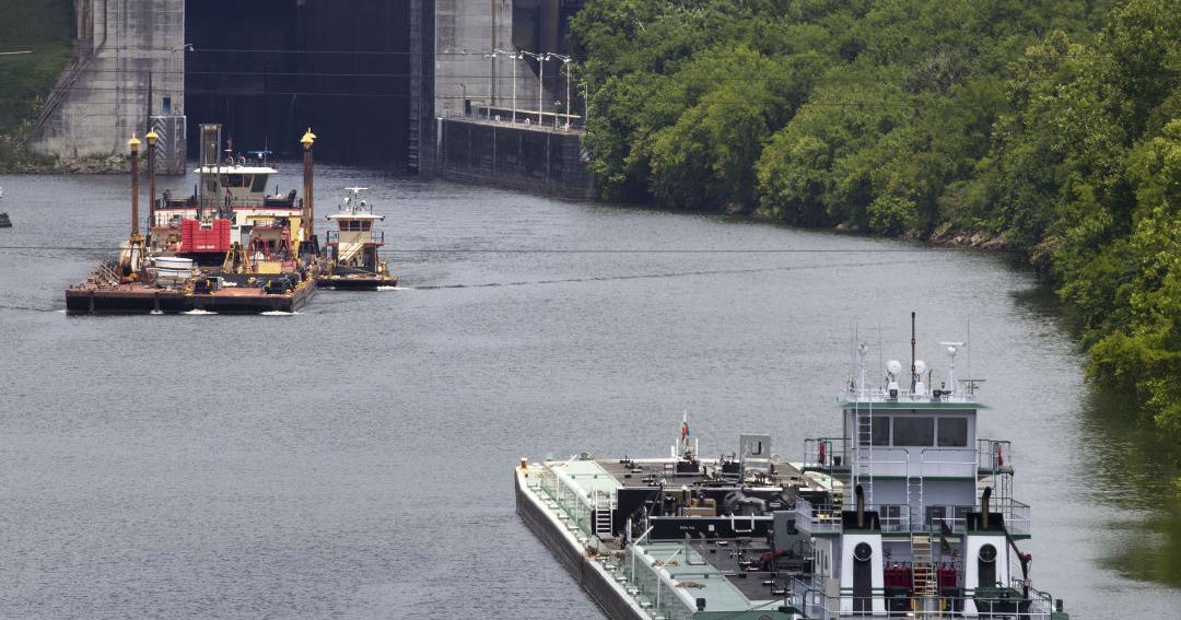 Work on lock finished, barges moving again | Local News | timesdaily.com