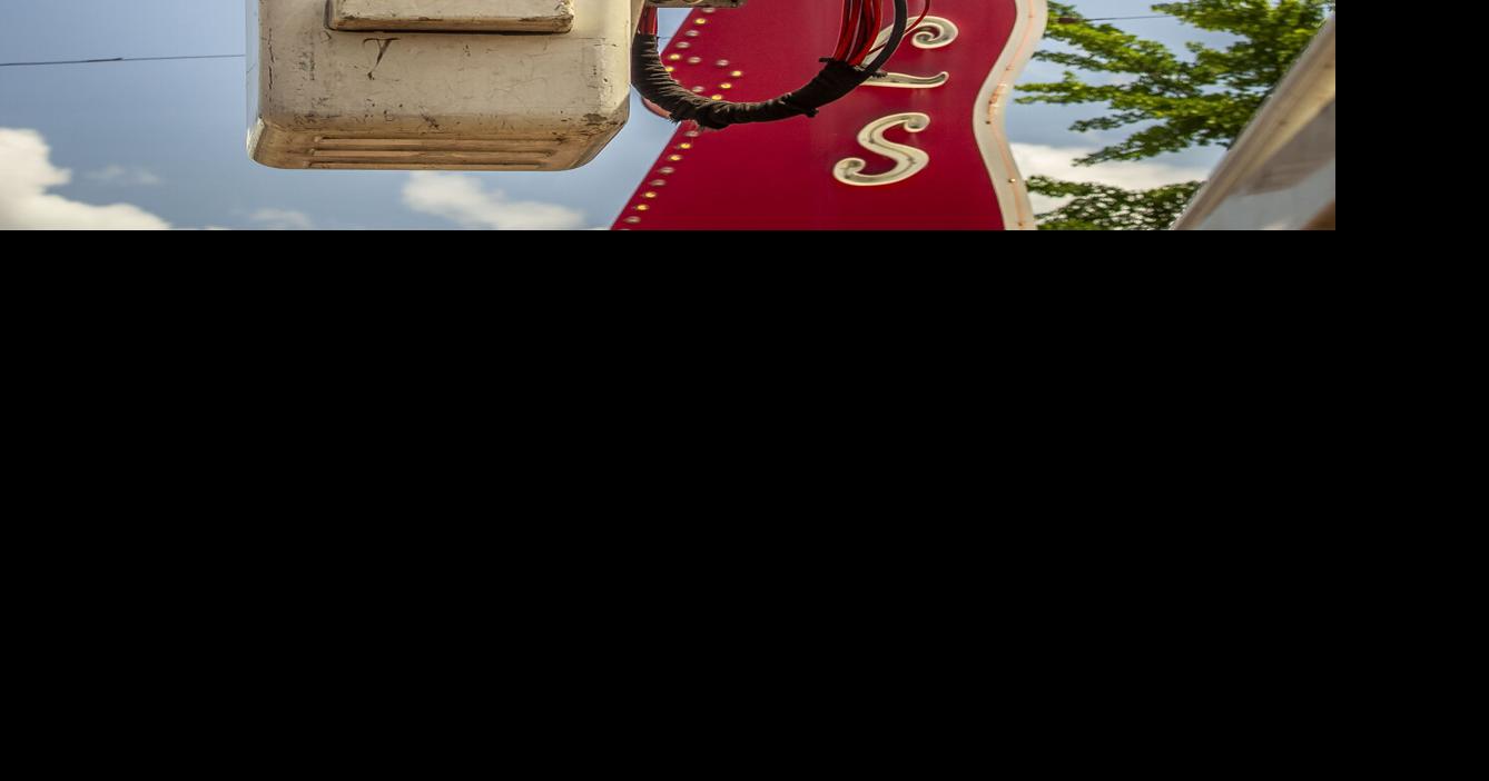 Lights strung across Mobile Plaza | Local News | timesdaily.com