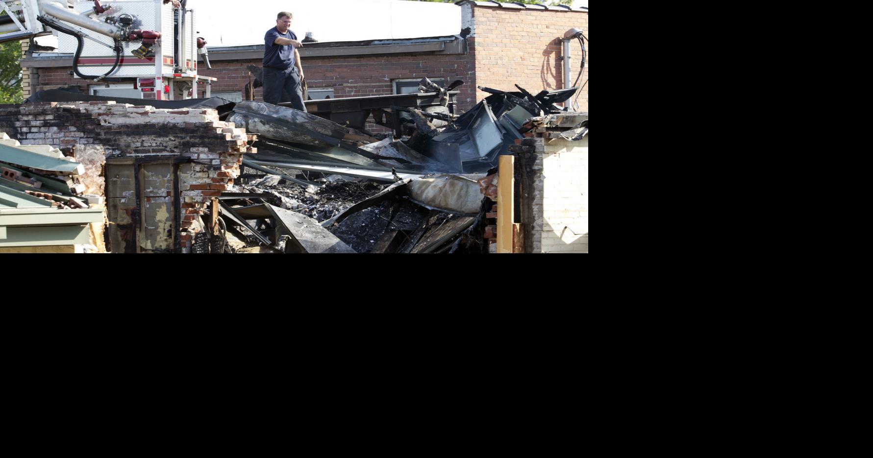 Fire investigators work at the Potts and Young Attorneys office fire ...