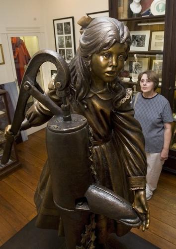 Keller statue on display in Tuscumbia | Archives | timesdaily.com