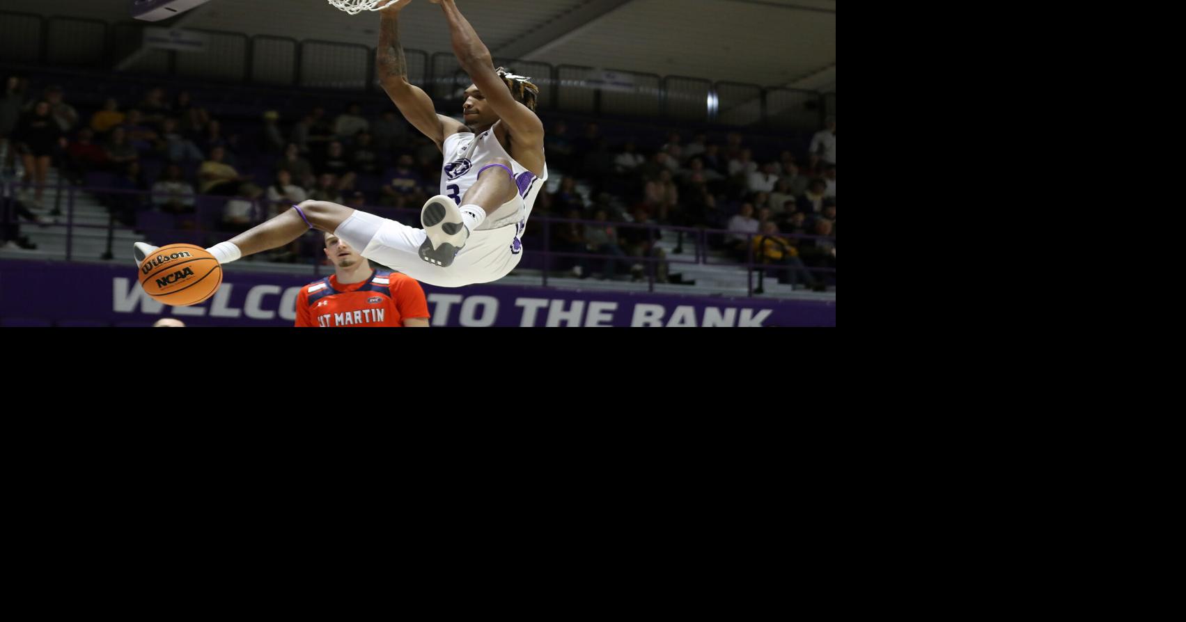 Fitting in: Williams, who had his 1st double-double, likes new ...
