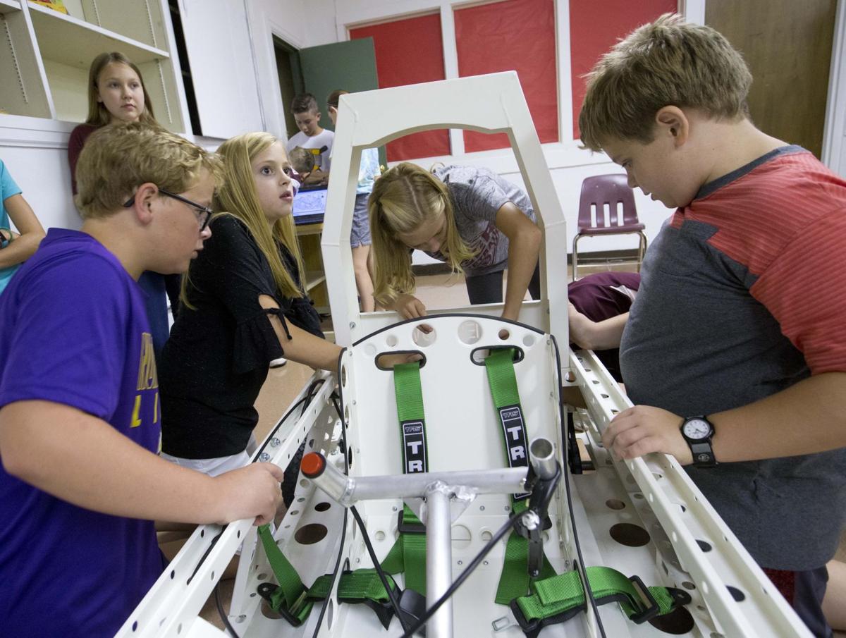 Sixth grade class at Lauderdale County Elementary School build an ...