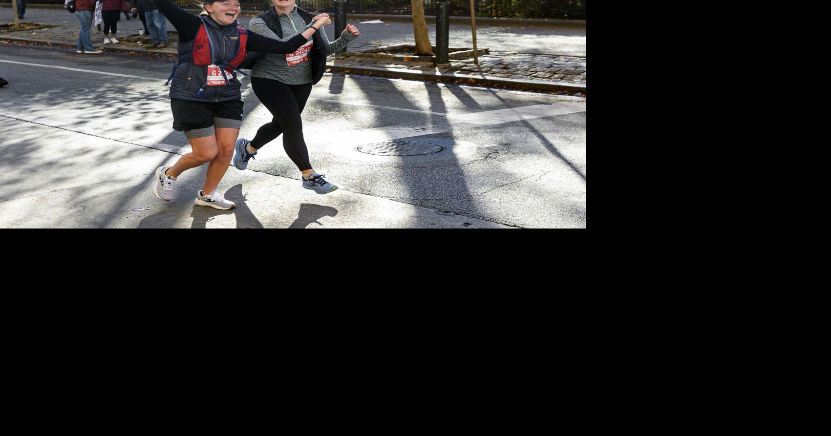 Couple marry while running the Philadelphia Half Marathon ...