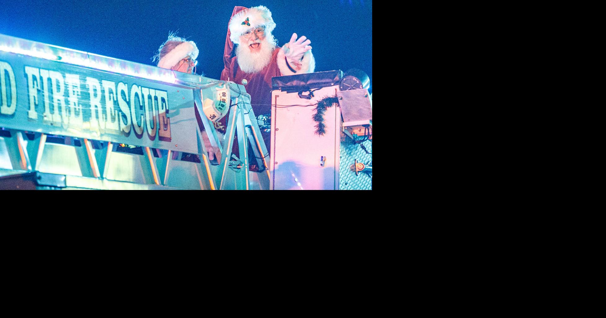 Santa kept an eye on Sheffield Christmas parade attendees ...