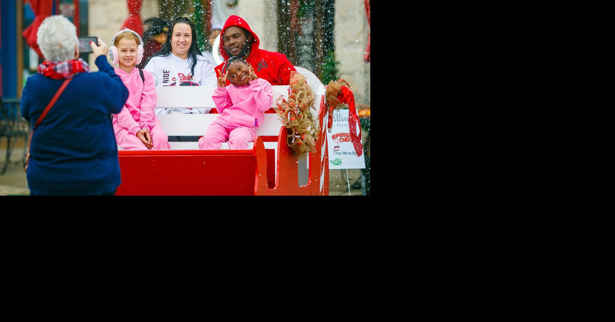 Weather threat doesn't put damper on Dickens Christmas | General ...