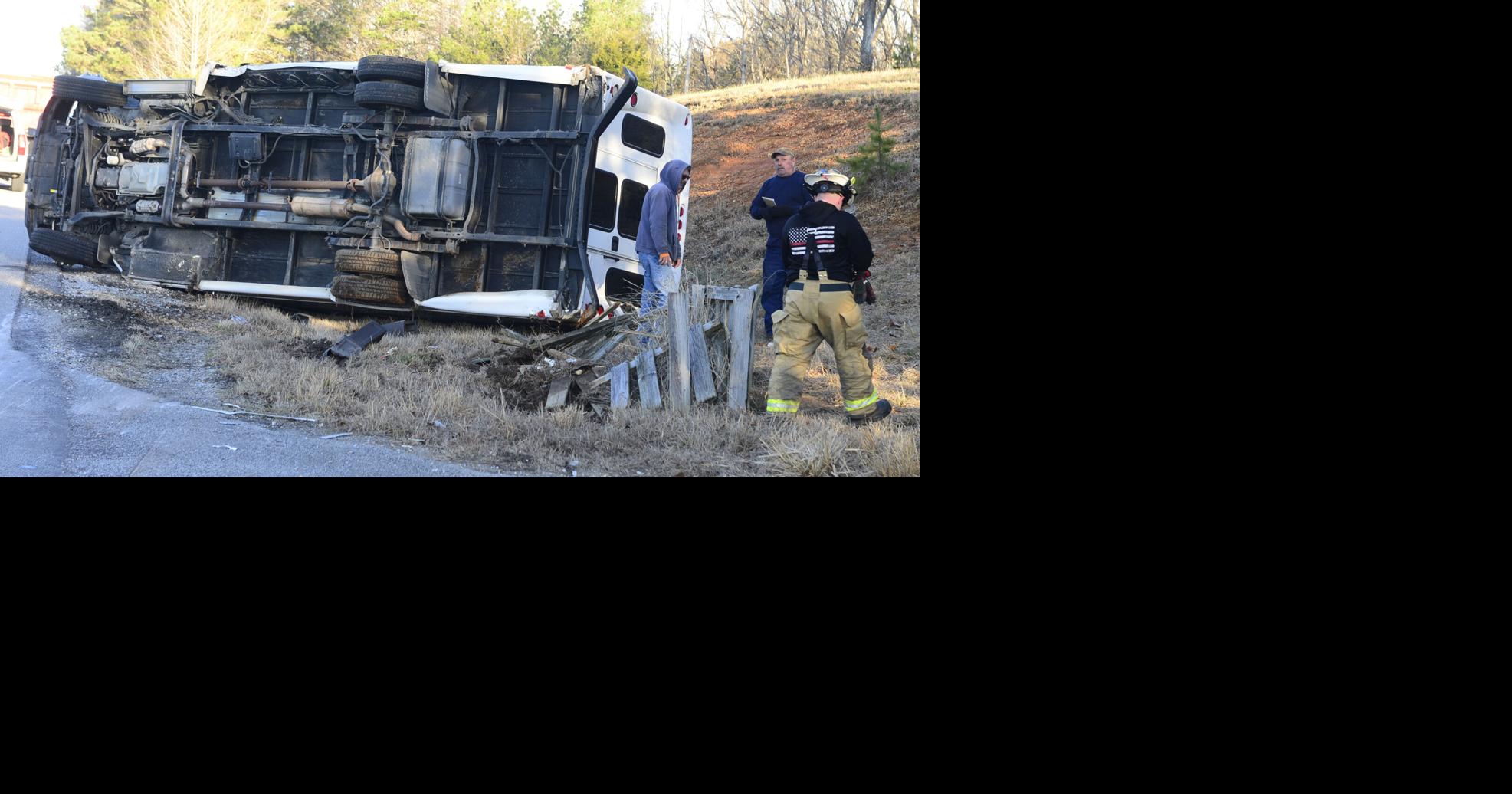 Shuttle bus crashes, injures 1 in Cherokee | Local News | timesdaily.com