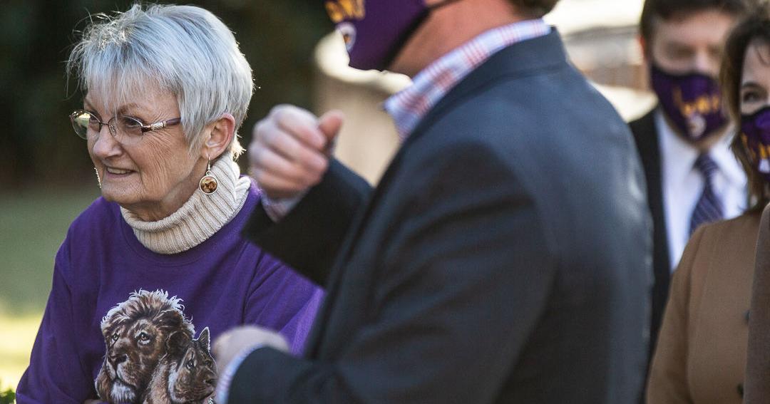 UNA lion caregiver Anne Howard dies | Local News | timesdaily.com
