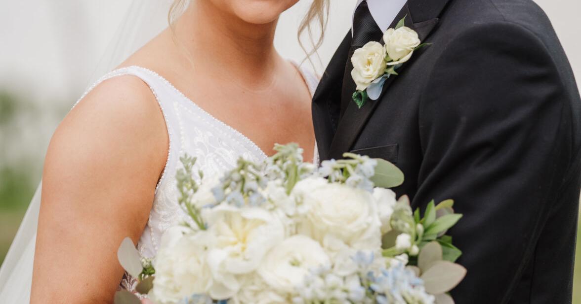 Emma Claire Roberson and Hank Cameron Thigpen | Spotlight Weddings ...