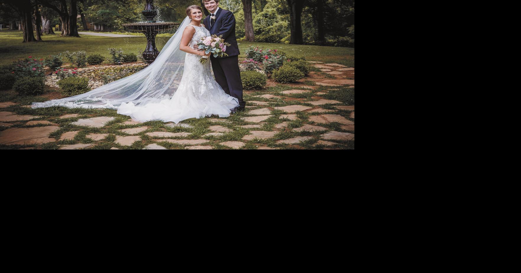 Hannah Hallmark and Logan Pace | Spotlight Weddings | tnvalleybrides.com