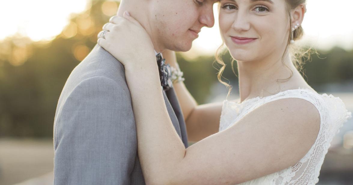 Grace Ratliff and Andrew Johnston | Spotlight Weddings | tnvalleybrides.com