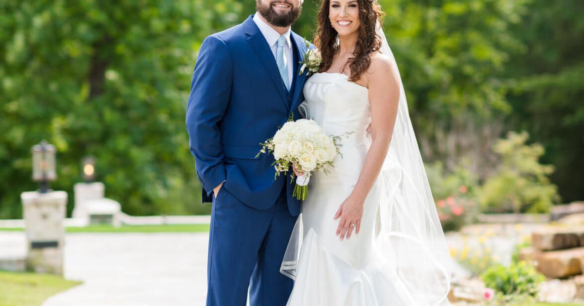 Larson Danielle Belew and Adam Blake Newton | Spotlight Weddings | tnvalleybrides.com