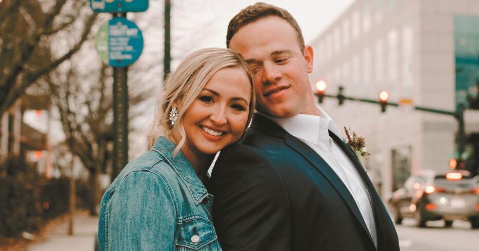 Sydney Corum and Nick Thomason | | tnvalleybrides.com