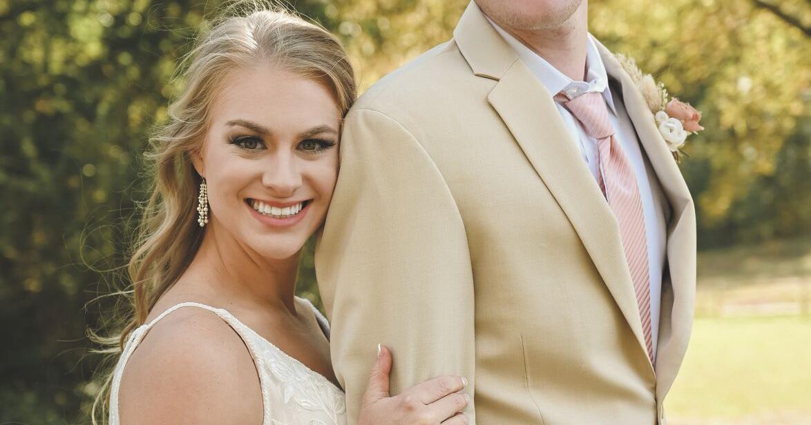 Alexis Jane Taylor and Luke Colton Elliott | Spotlight Weddings ...