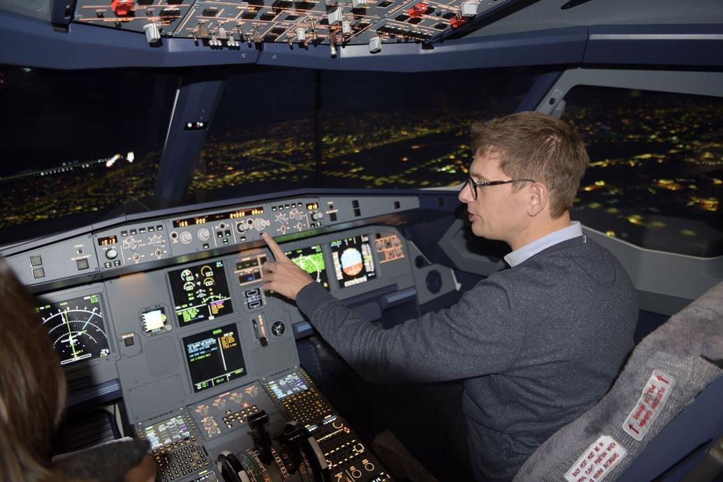 New flight simulator experience takes flight in Toronto